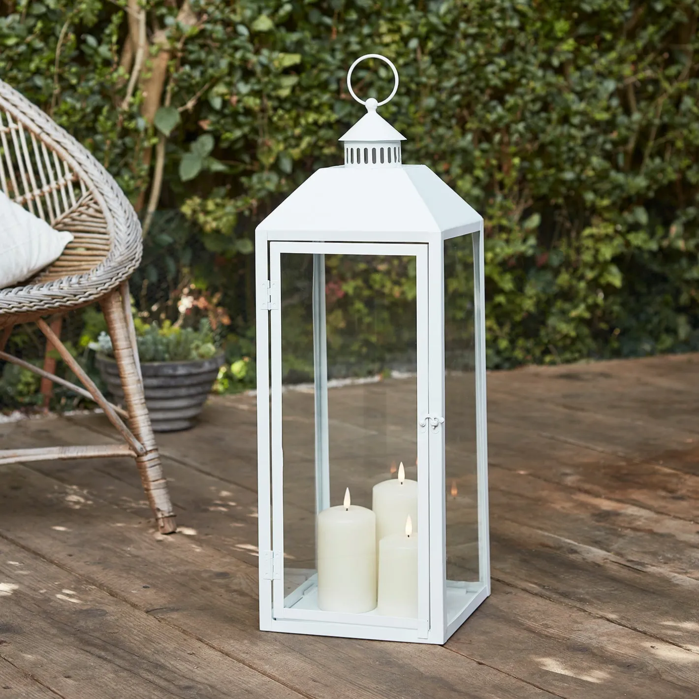 Perth Large White Garden Lantern with 3 TruGlow® Candles>Lights4fun Hot ...